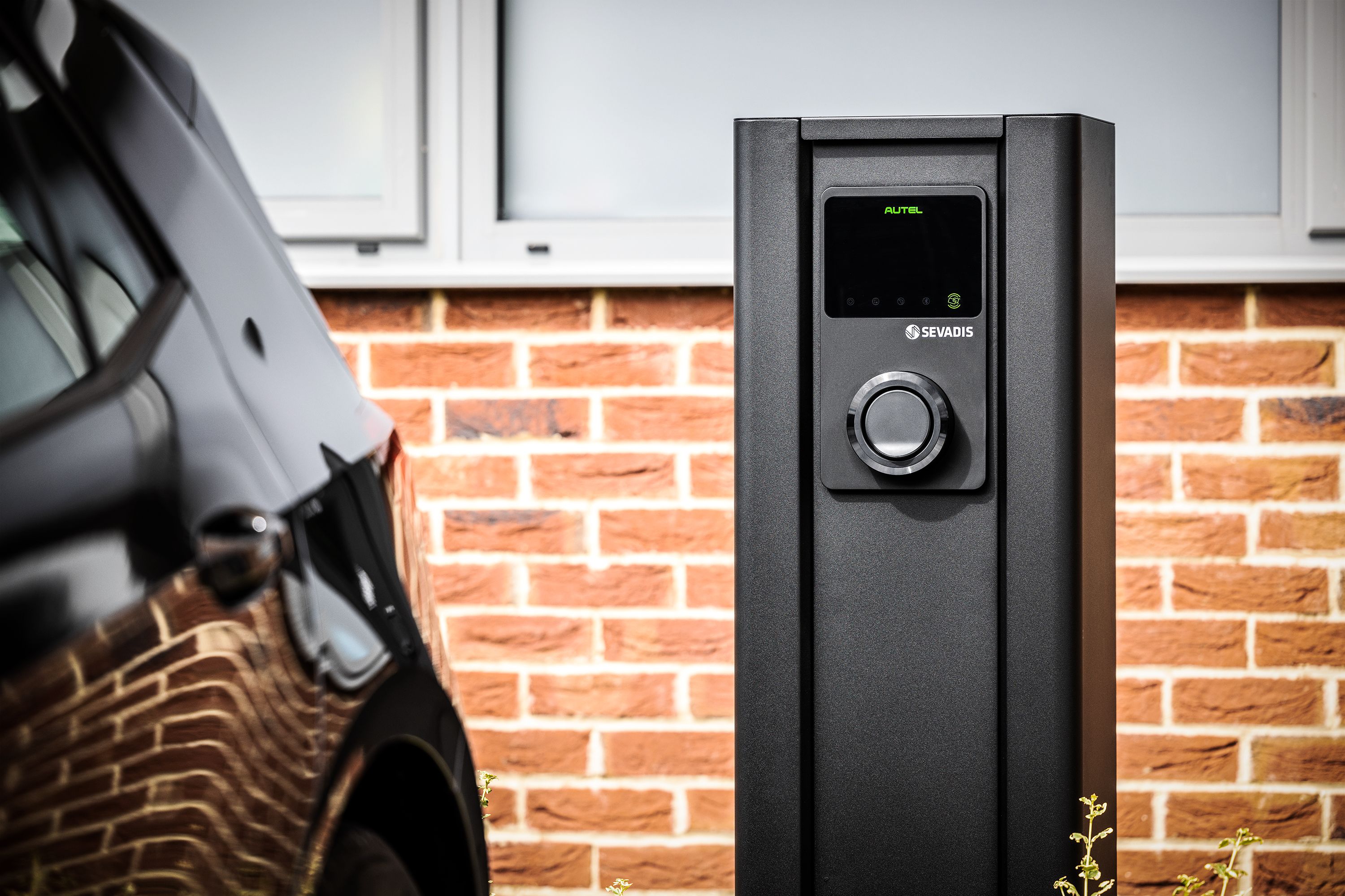 Radius partners with Aston Barclay for UK-wide EV charging project | Radius